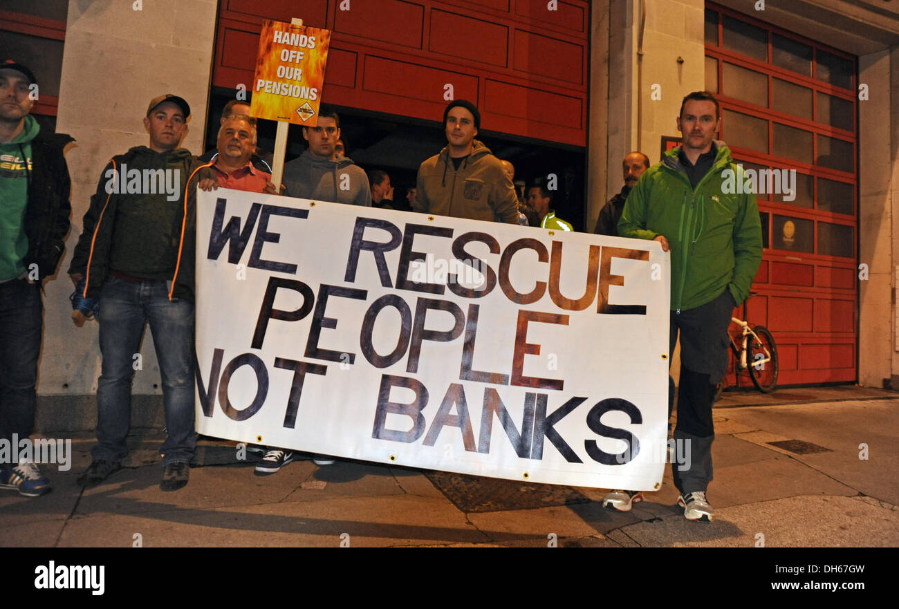 Uk fire brigade strikes hi-res stock photography and images - Alamy