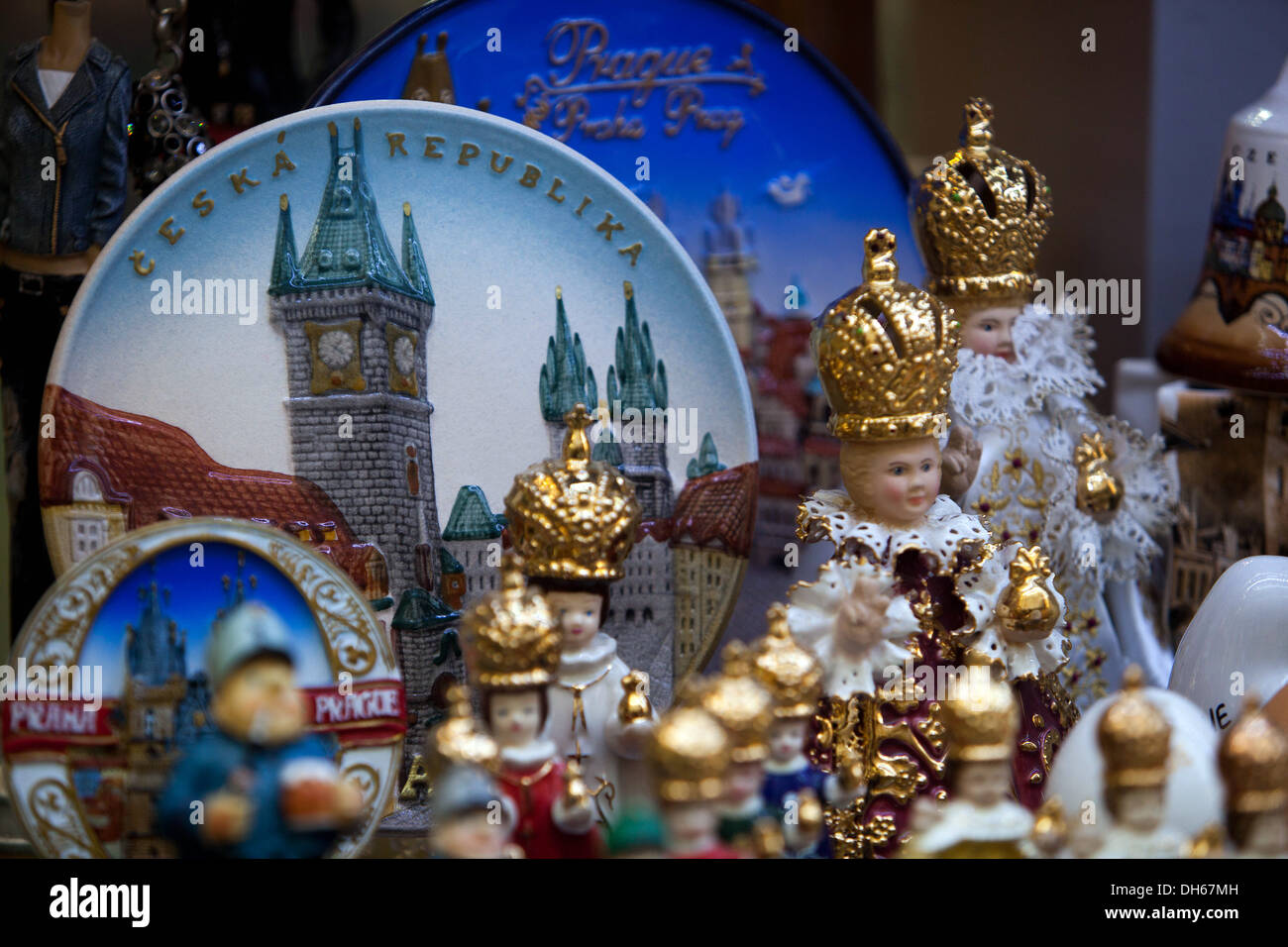 Offer souvenirs from Prague, plates with Prague motives, Infant Jesus ...