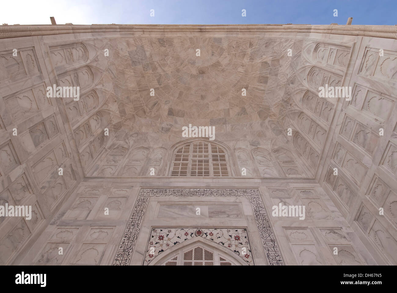 Taj mahal at an angle hi-res stock photography and images - Alamy