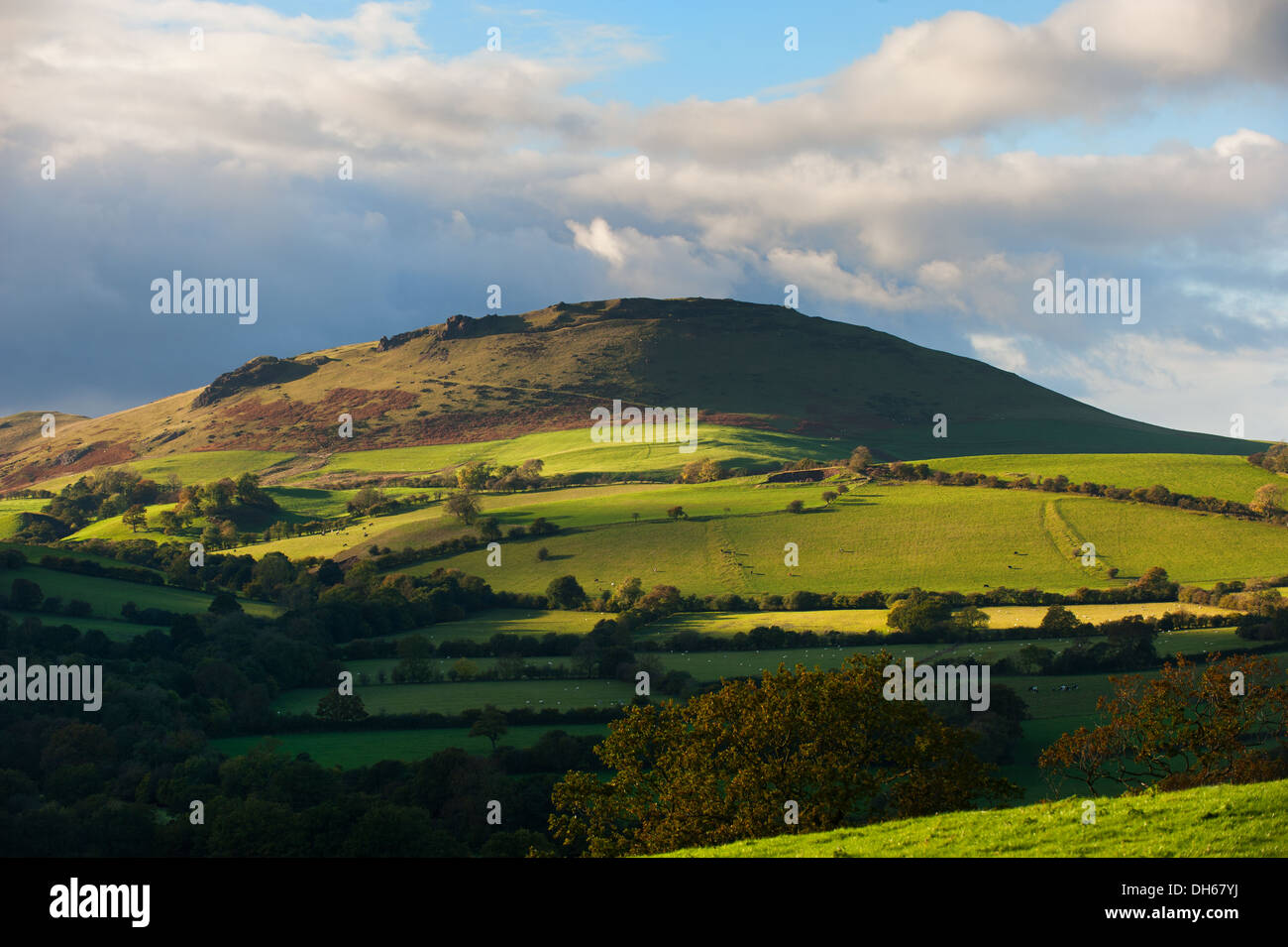 Caer caradoc in shropshire hills hi-res stock photography and images ...