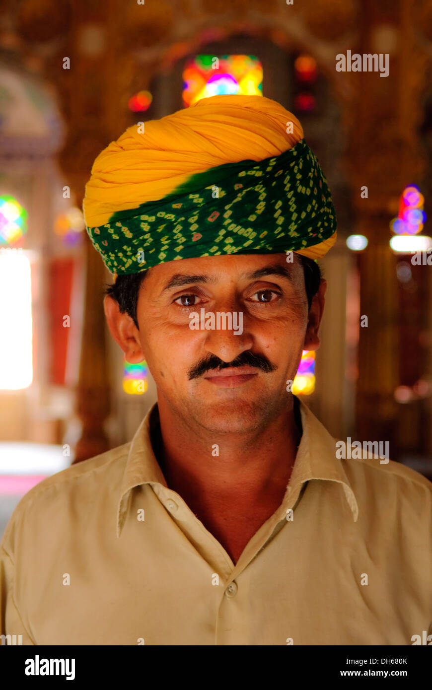 India rajput turban man hi-res stock photography and images - Alamy