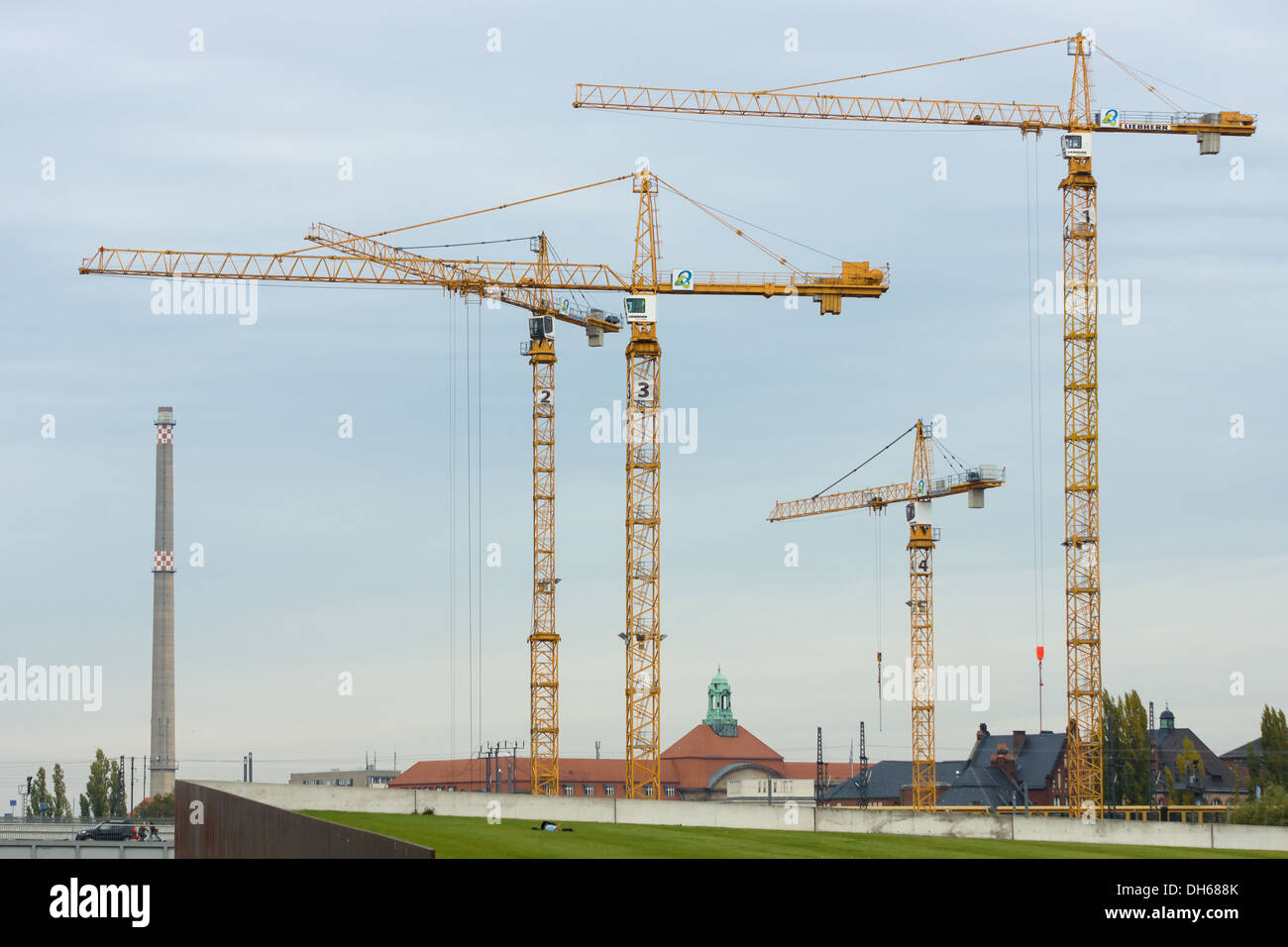Mitte berlin construction cranes hi-res stock photography and images ...