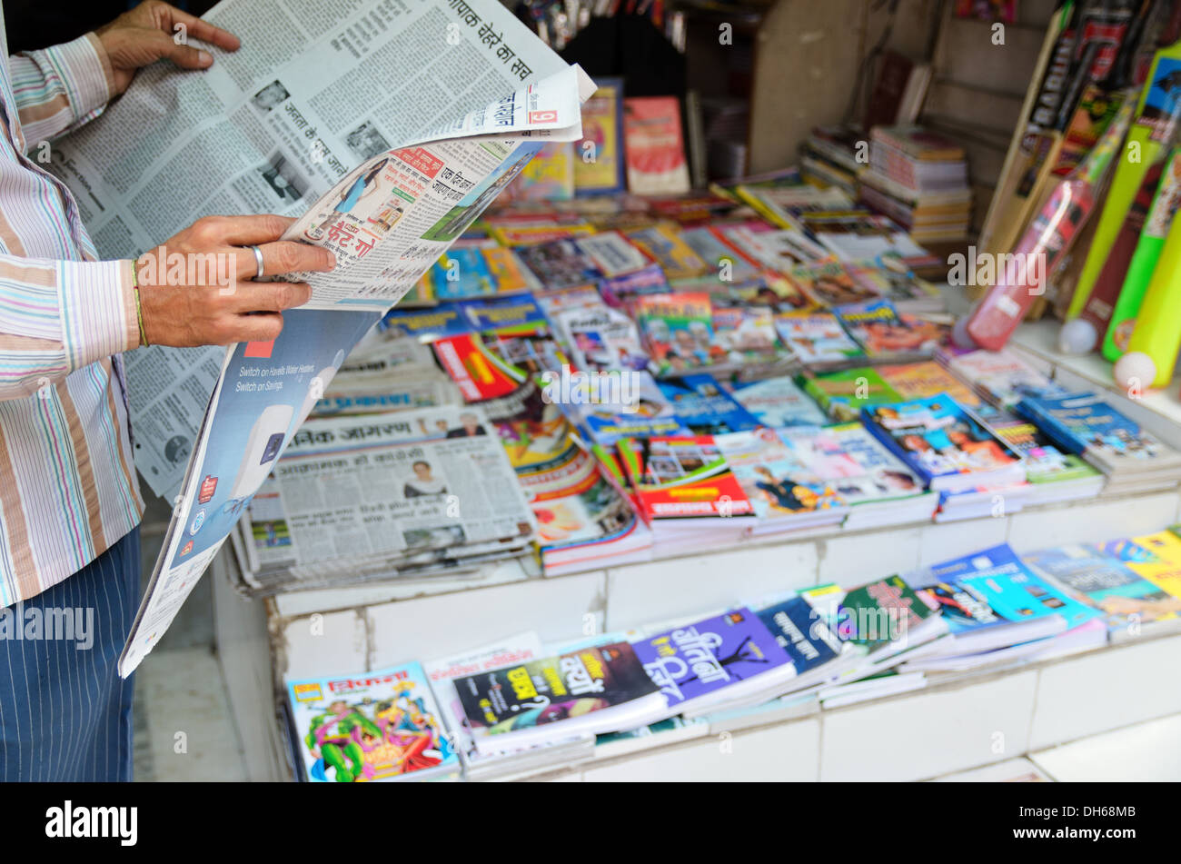 Newspaper stall hi-res stock photography and images - Alamy