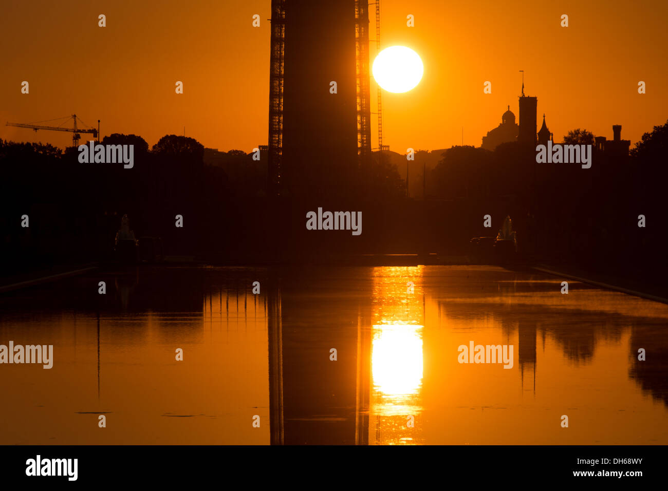 WASHINGTON DC, United States — The rising sun appears low on the ...