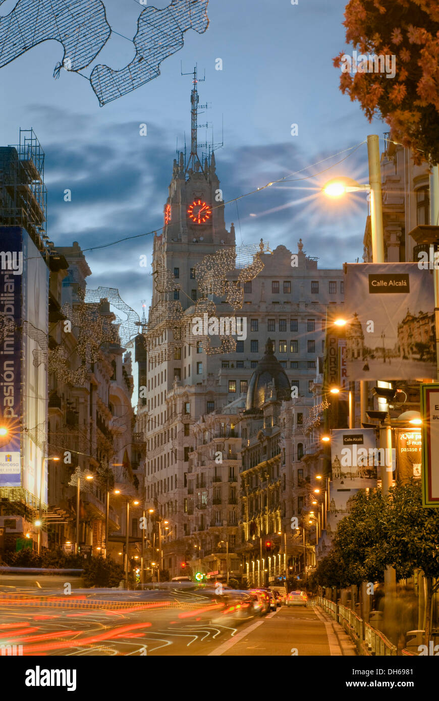 El Edificio de Telefonica building at night, Gran Via, Madrid, Spain ...