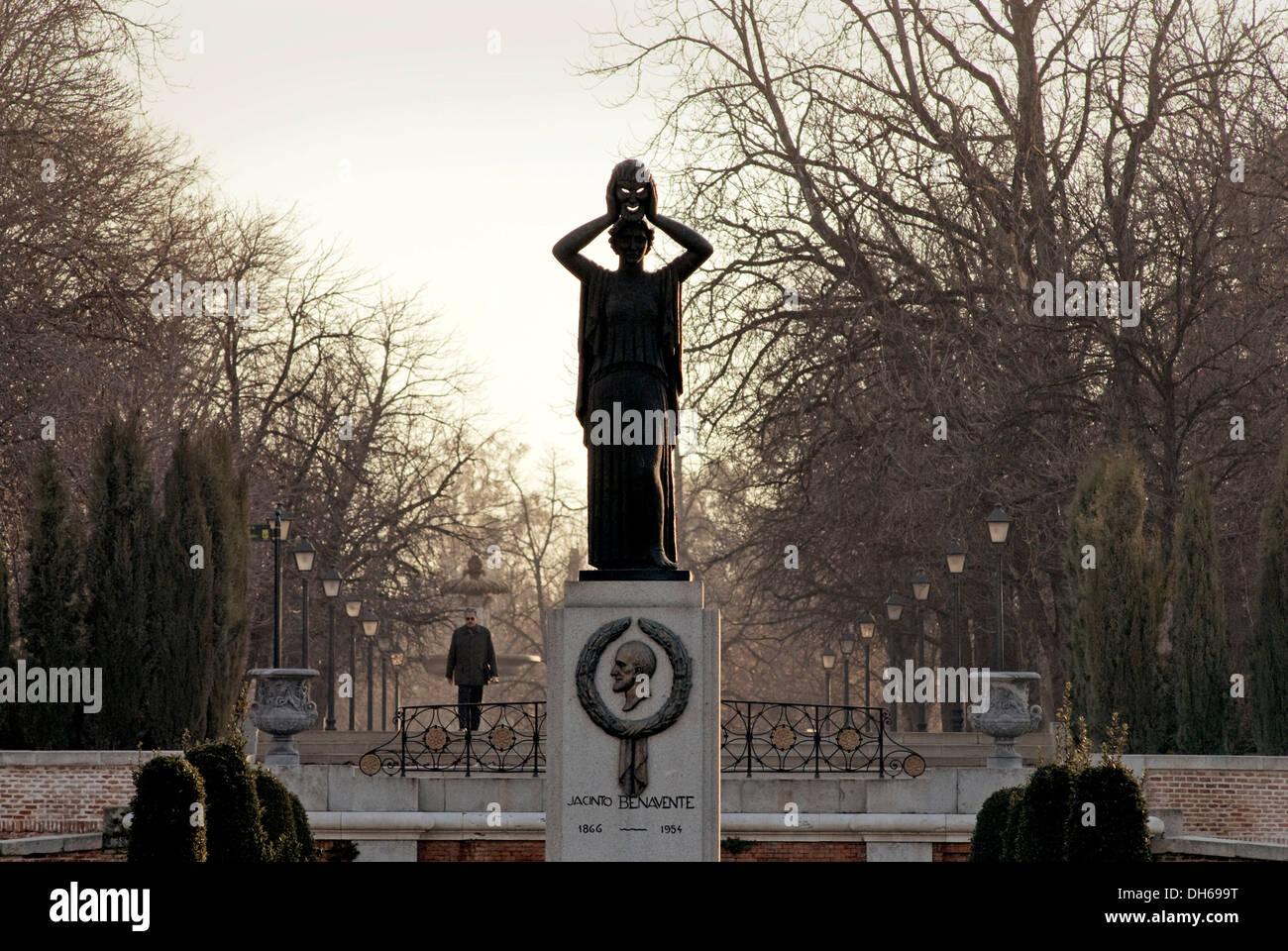 Retiro park memorial hi-res stock photography and images - Alamy