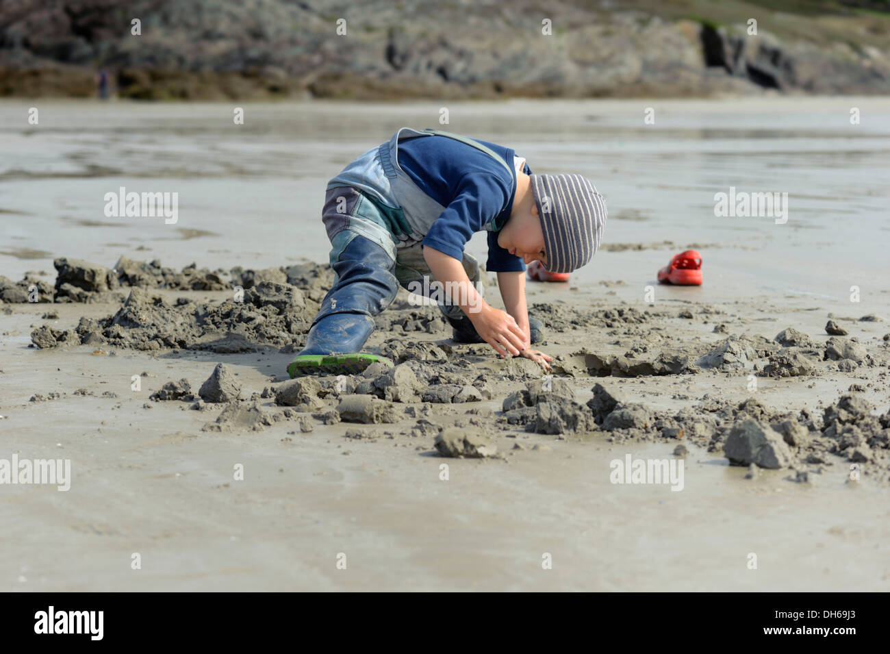 Digging For Lugworm High Resolution Stock Photography and Images - Alamy