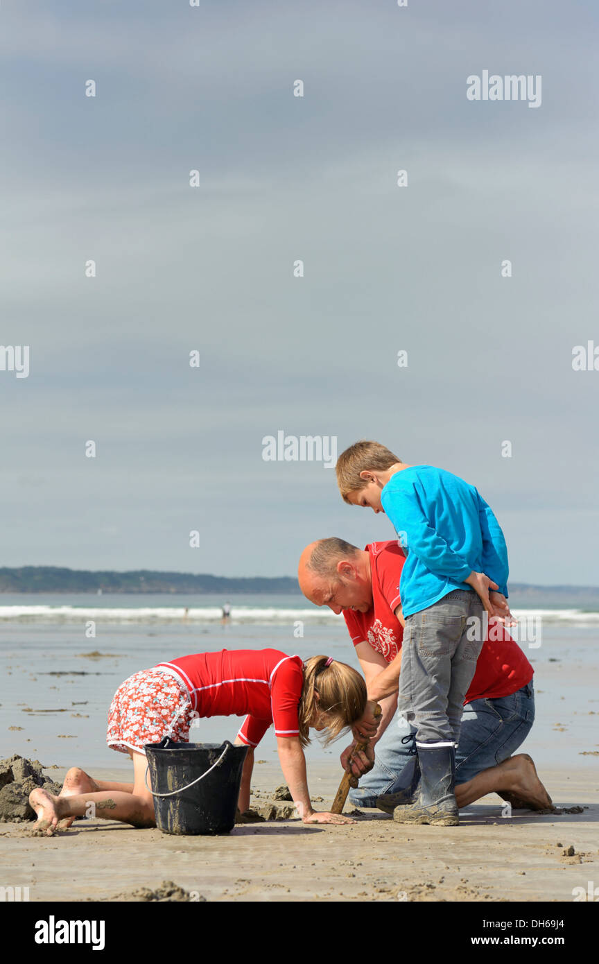 Man digging for worms on the beach hi-res stock photography and images ...