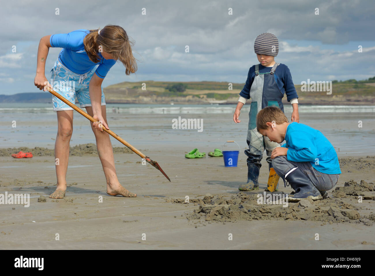 Digging For Lugworm High Resolution Stock Photography and Images - Alamy
