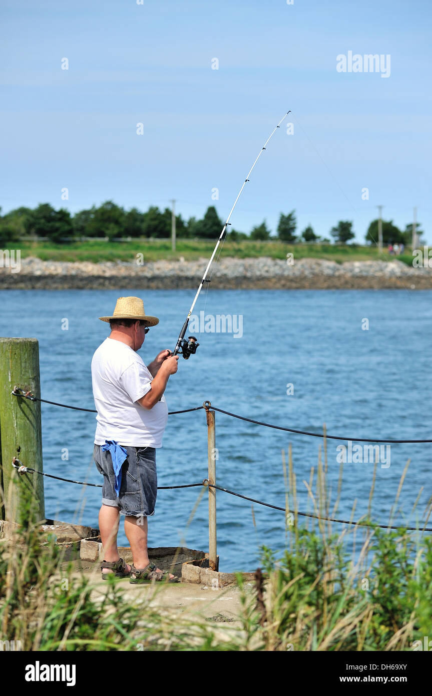 Fisherman fishing cape cod canal hi-res stock photography and images ...