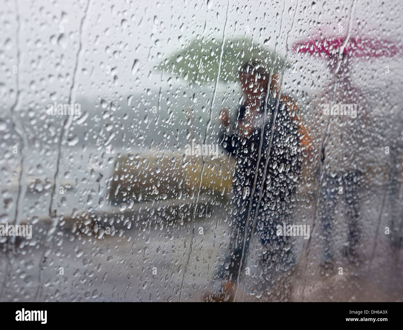People with umbrellas in the rain Stock Photo - Alamy