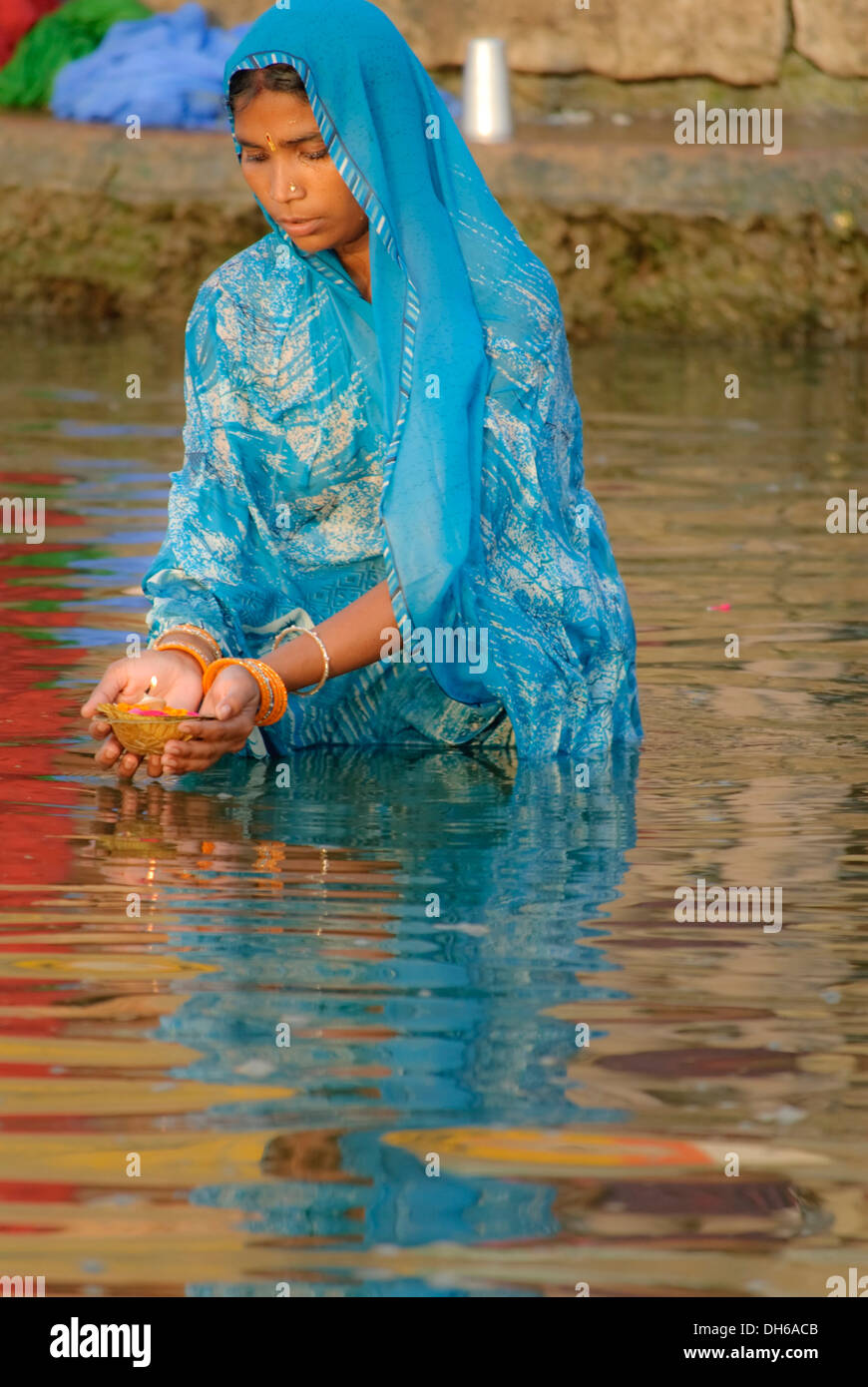 Indian women ganges river hi-res stock photography and images - Alamy