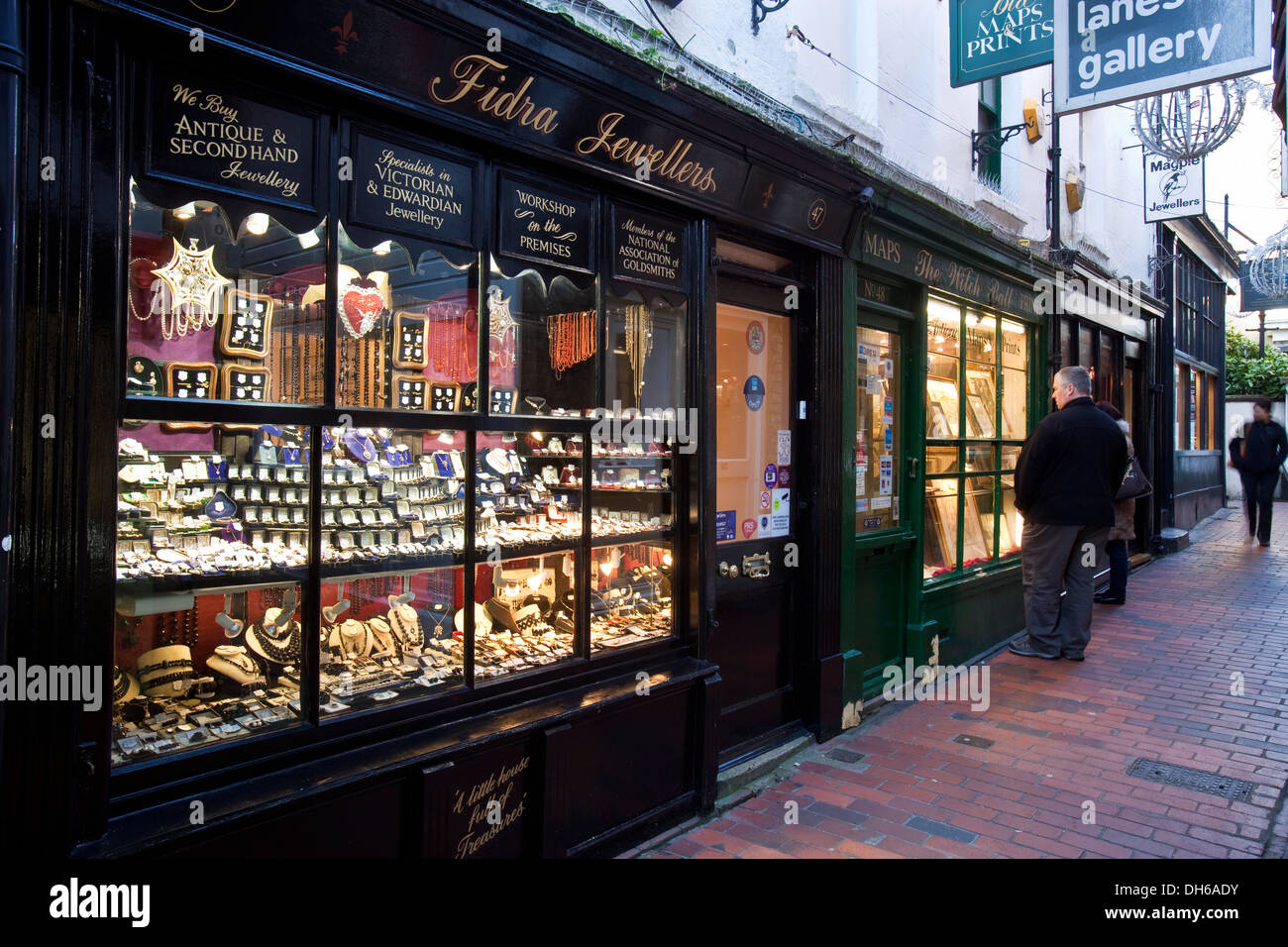 Brighton lanes shopping area narrow hi-res stock photography and images ...