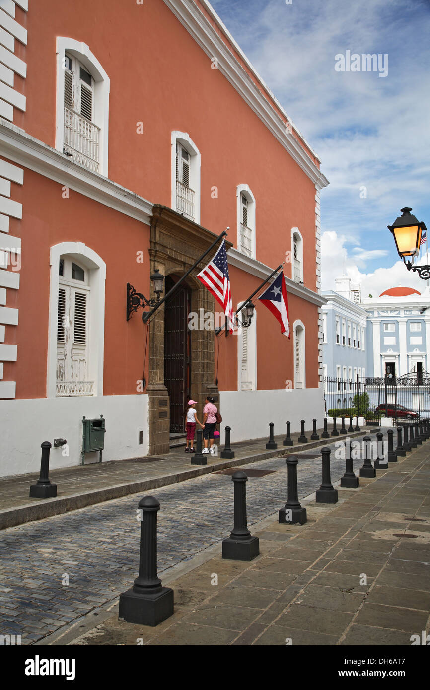 Palacio Rojo/Red Palace and Puerto Rico/US flags, Old San Juan, Puerto ...