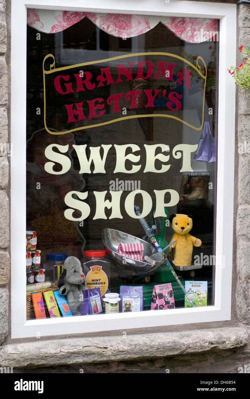 Sweet shop exterior hi-res stock photography and images - Alamy