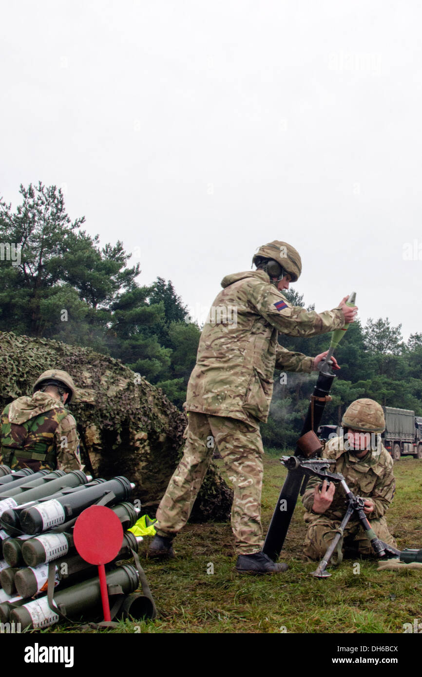 81mm mortar platoon hi-res stock photography and images - Alamy