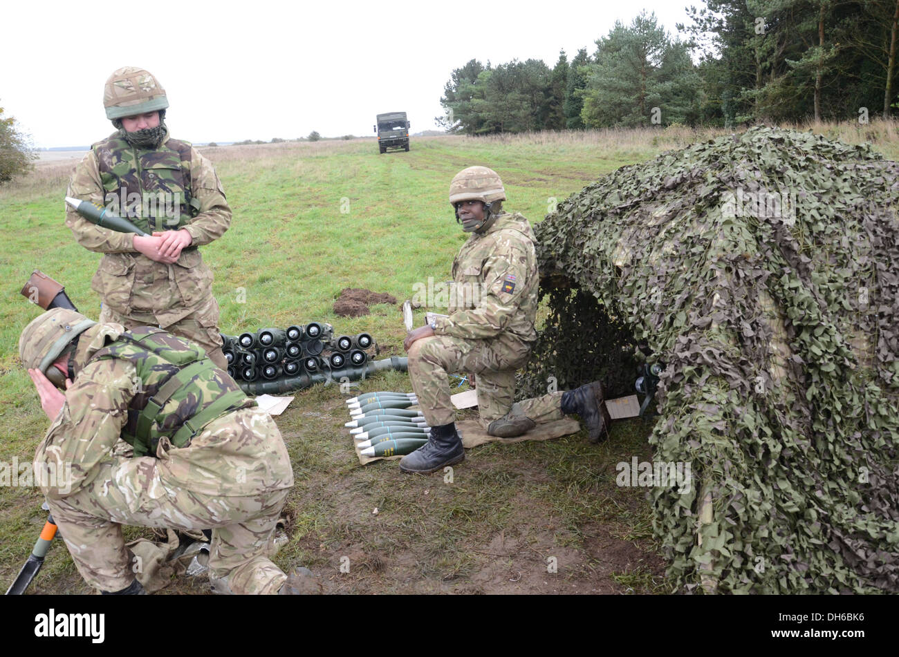 81mm mortar platoon hi-res stock photography and images - Alamy