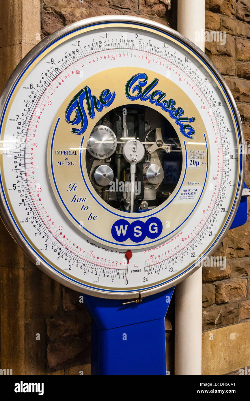 Circular weight scale High Resolution Stock Photography and Images - Alamy