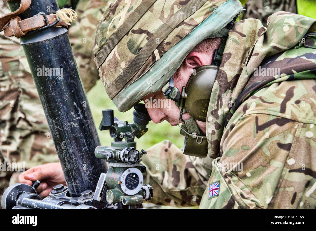 81mm mortar platoon hi-res stock photography and images - Alamy