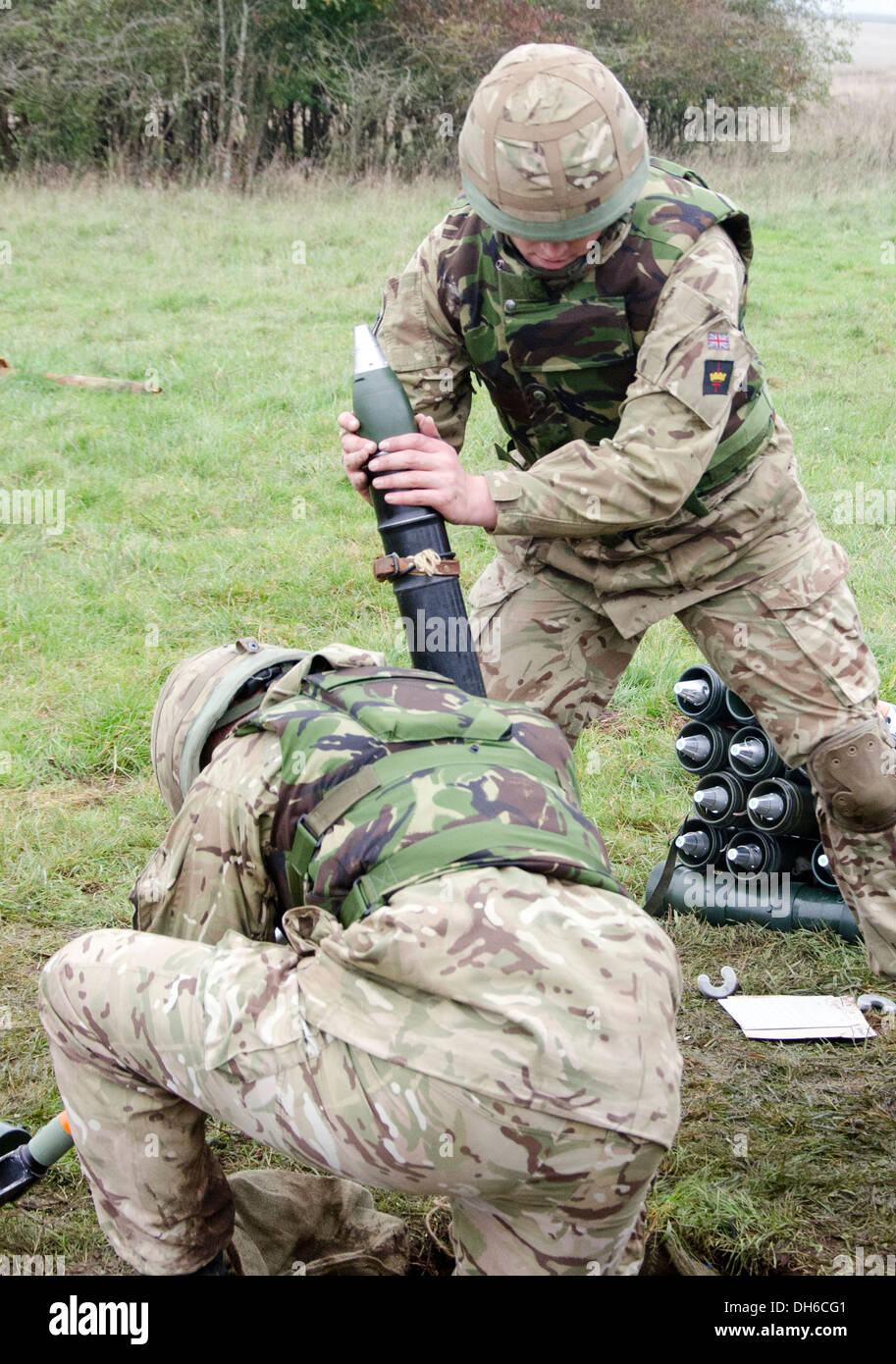81mm mortar platoon hi-res stock photography and images - Alamy