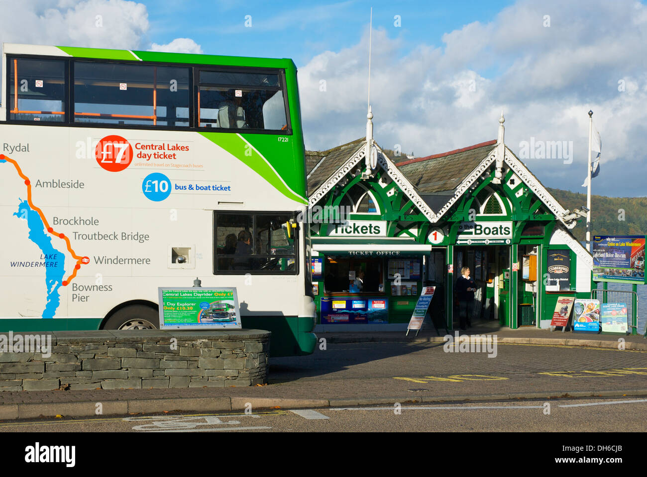 Bus ticket offiice windermere lake hi-res stock photography and images ...