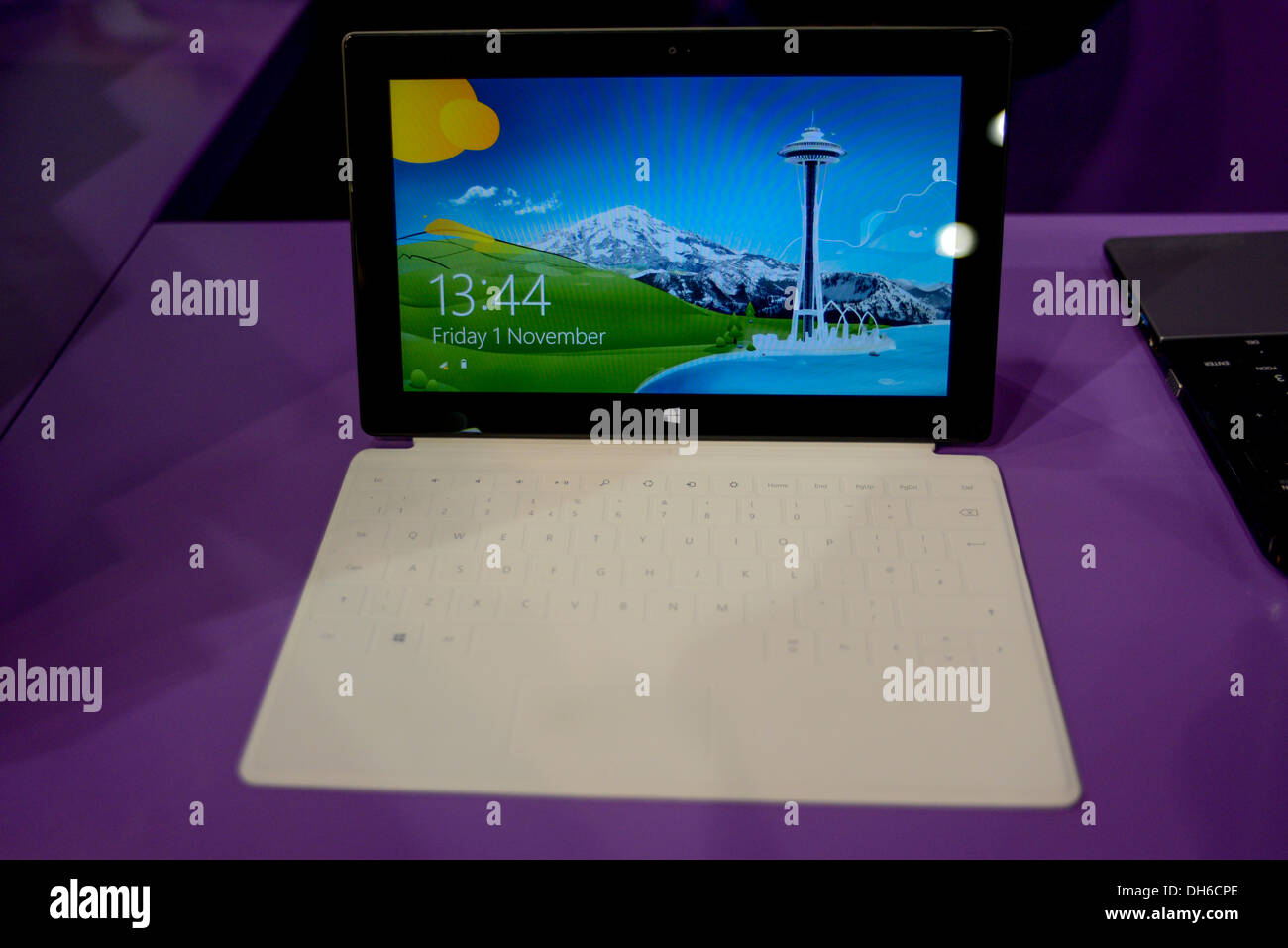 London, UK. 1st November 2013. Currys sales a Microsoft Surface RT 10.6 ...