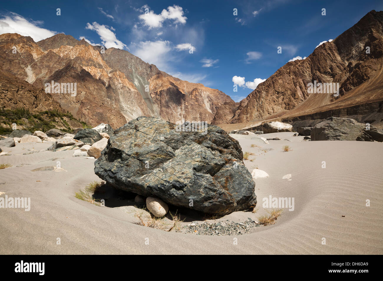 Shyok river valley, Nubra, Ladakh, Northern India Stock Photo - Alamy