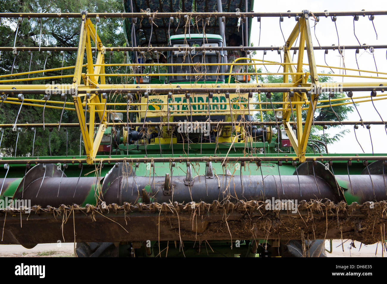 Agricultural harvester machine harvesting hi-res stock photography and ...