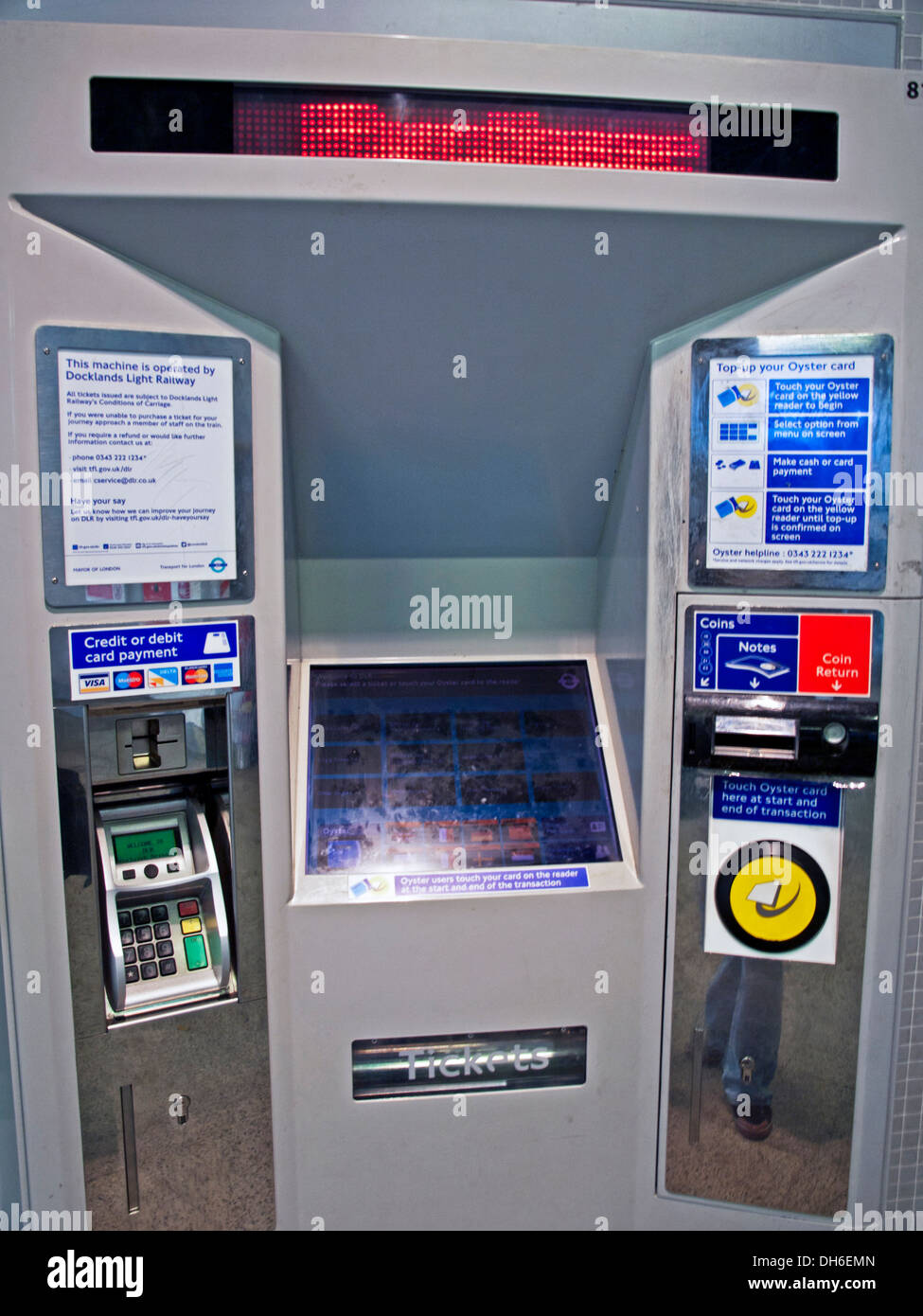 Oyster ticket machine hi-res stock photography and images - Alamy
