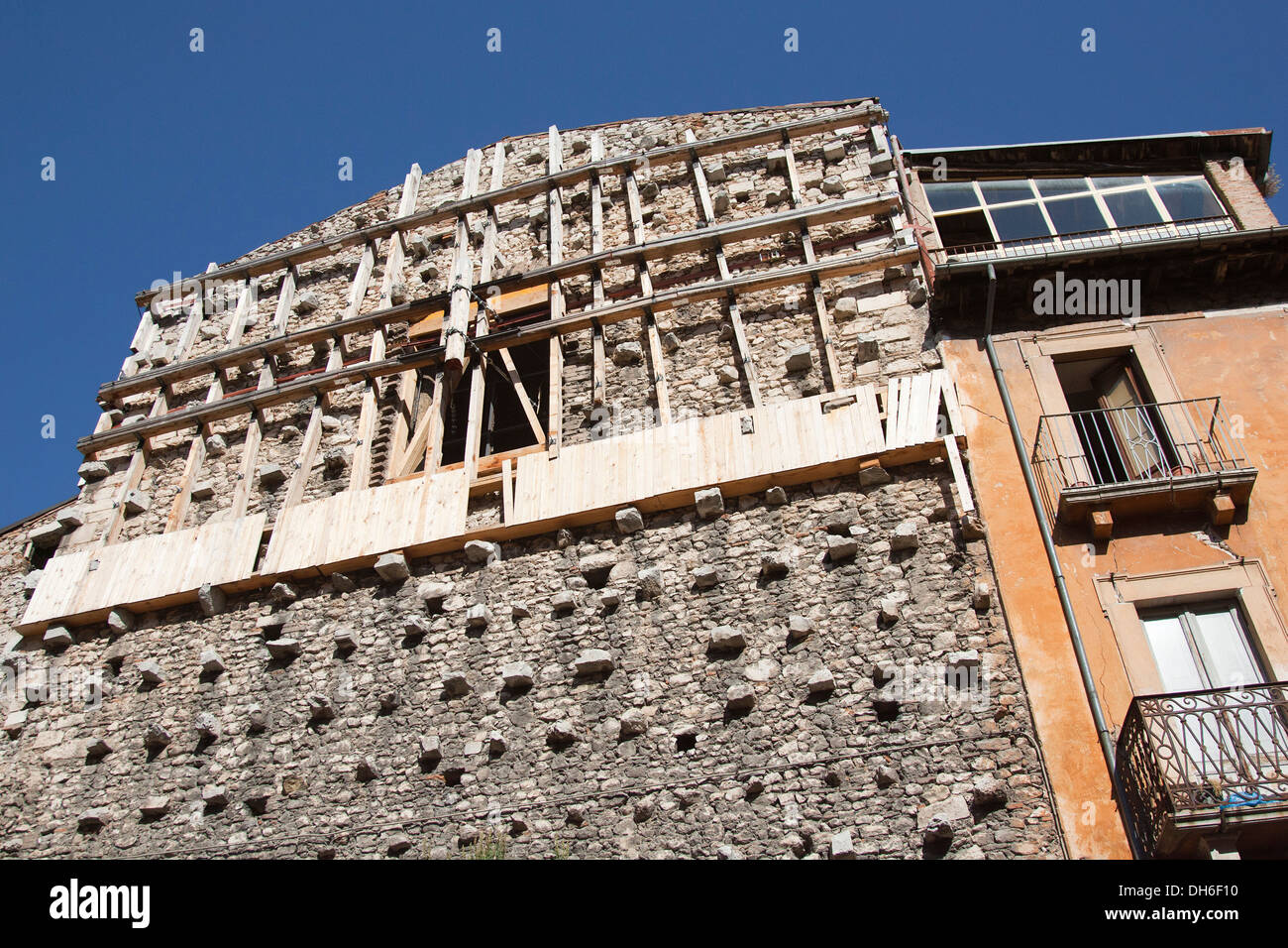 Earthquake frame hi-res stock photography and images - Alamy