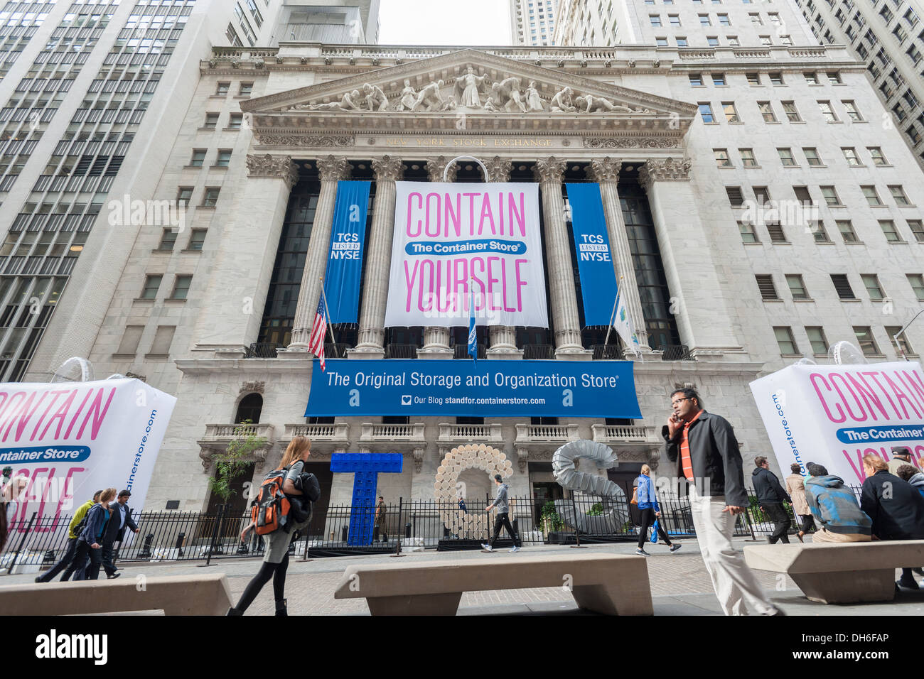 Elfa container store hi-res stock photography and images - Alamy