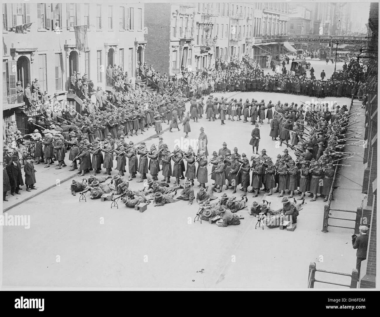 Crowd formation Black and White Stock Photos & Images - Alamy