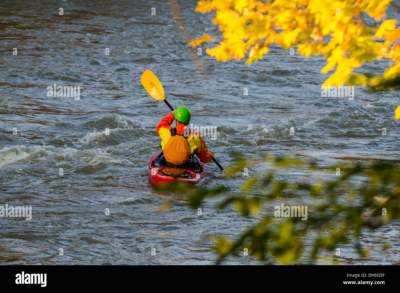Kayak river thames hi-res stock photography and images - Alamy