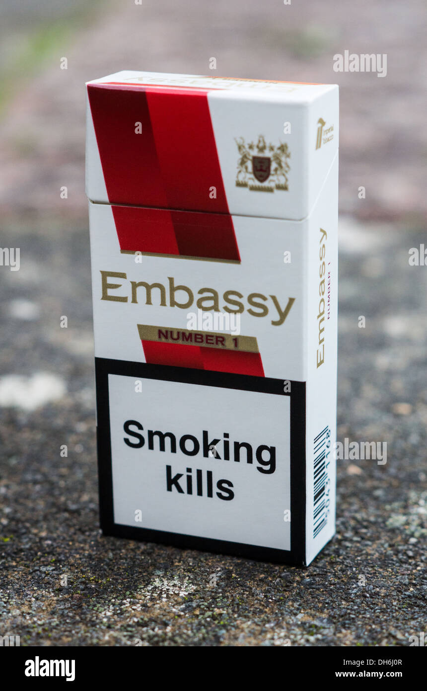 Packet of 10 cigarettes Stock Photo - Alamy