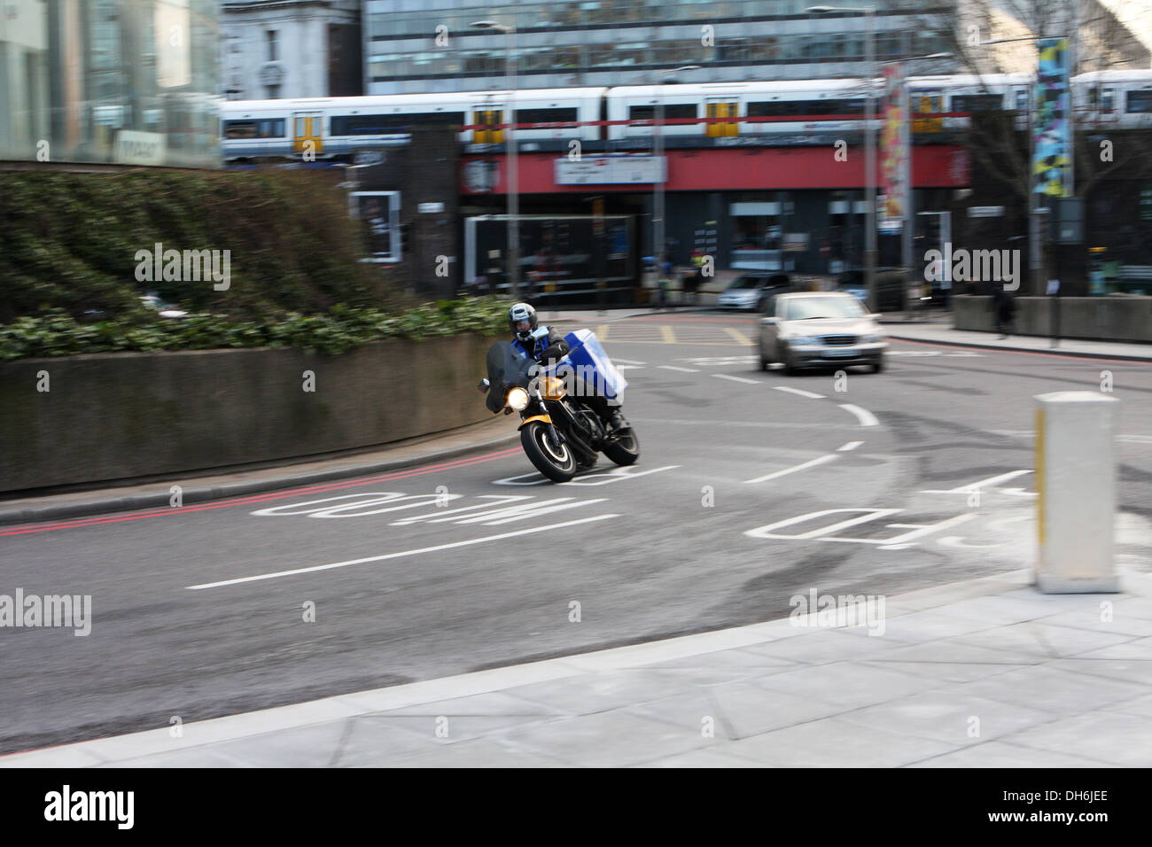Traffic traveling around the roundabout by Waterloo Bridge, London ...