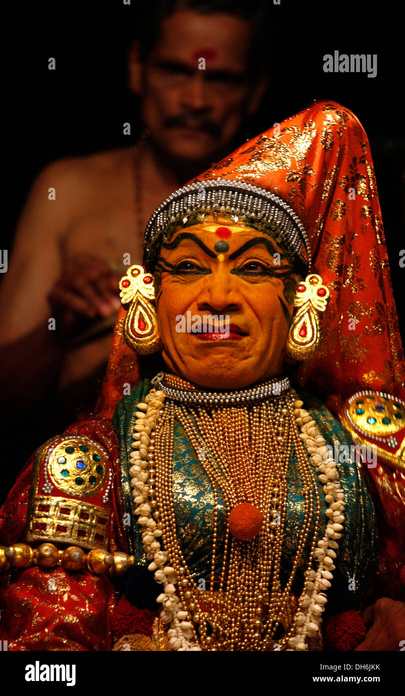 Kathakali dancers hi-res stock photography and images - Alamy