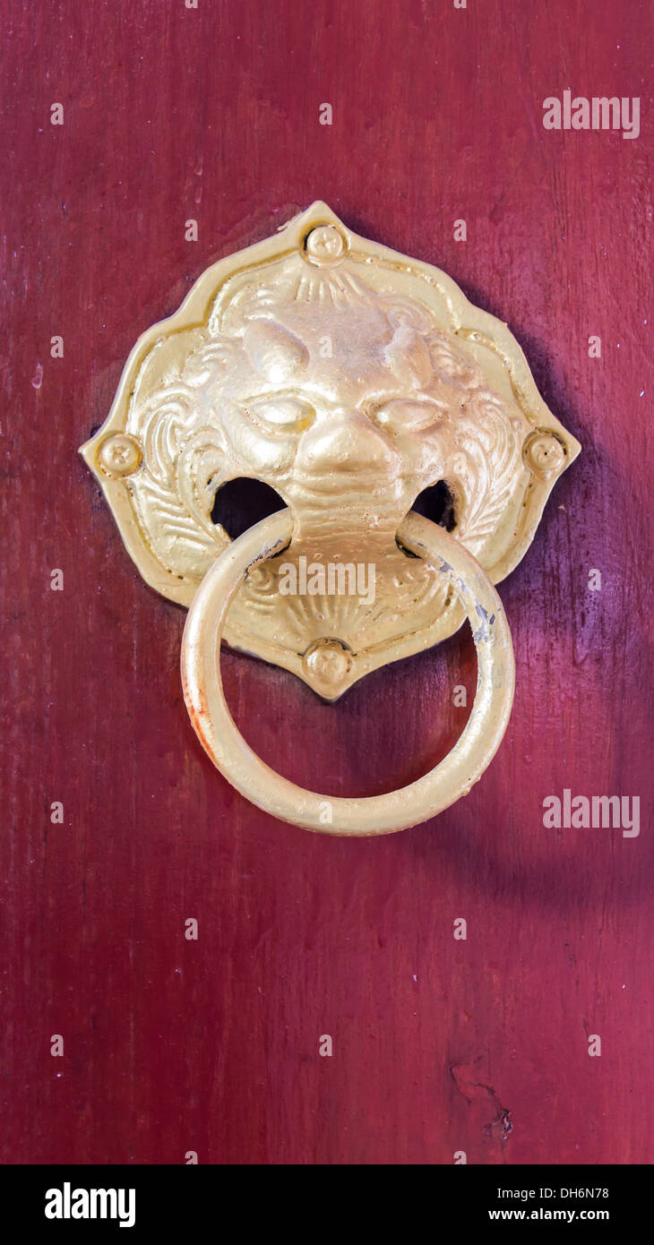 清中期 玉雕仿古螭龍瓶 archaic style hi-res stock photography and images - Alamy