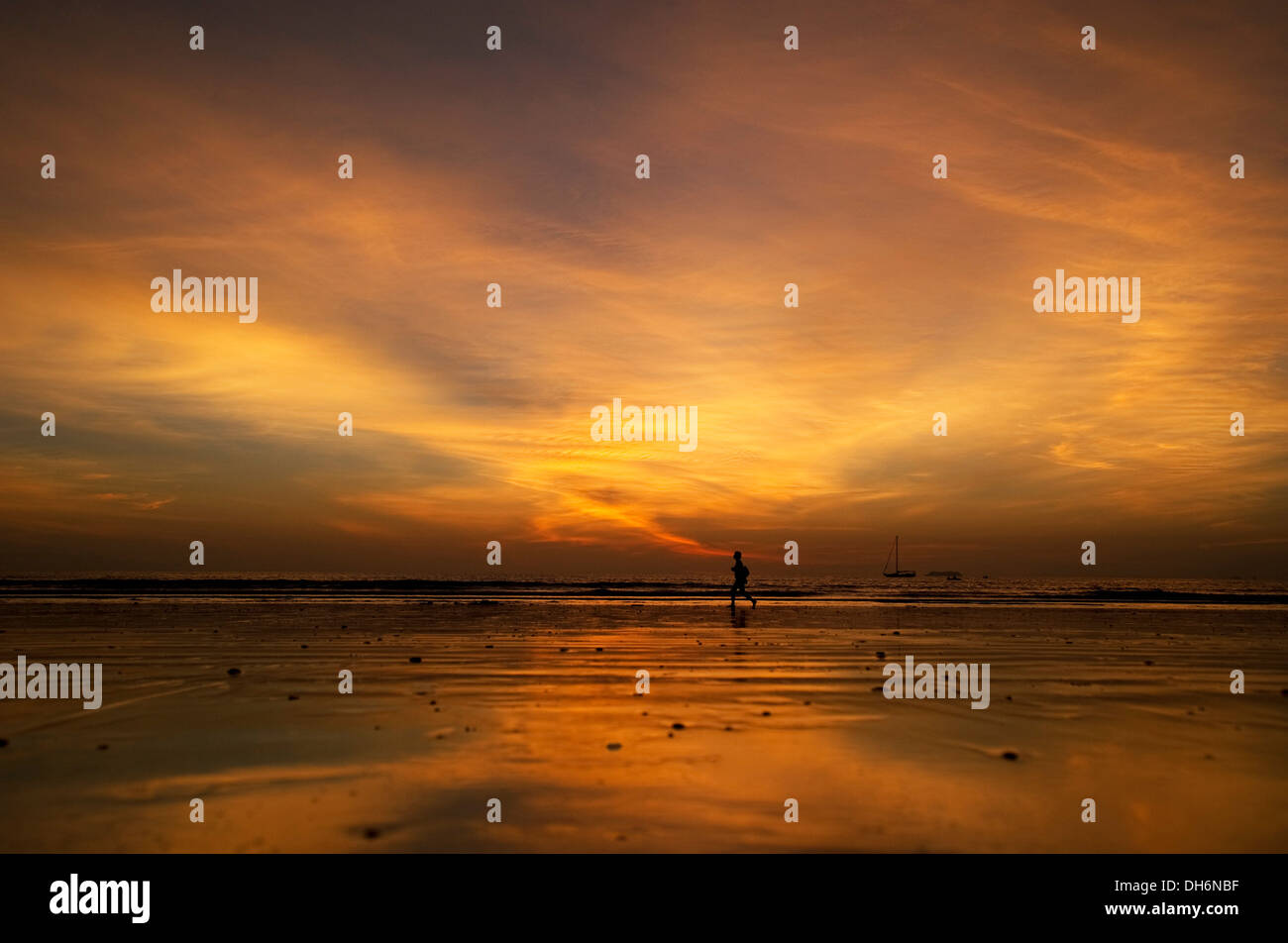 Brilliant colors of the sunset hi-res stock photography and images - Alamy