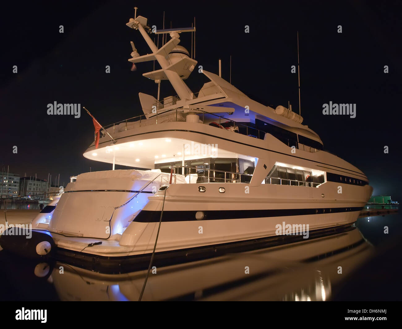 Super Luxury Yachts Night