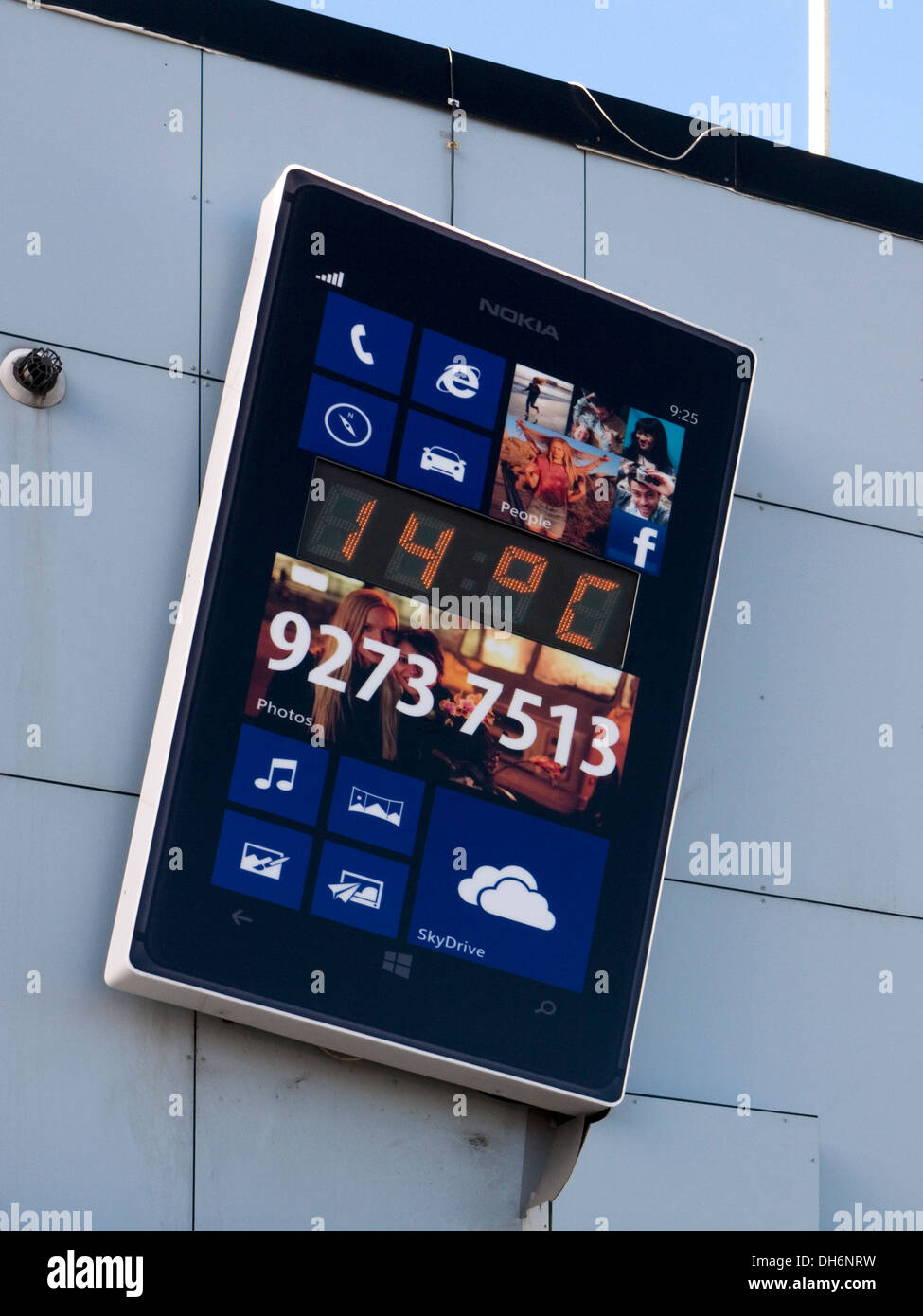 Mobile phone advertising billboard hi-res stock photography and images ...