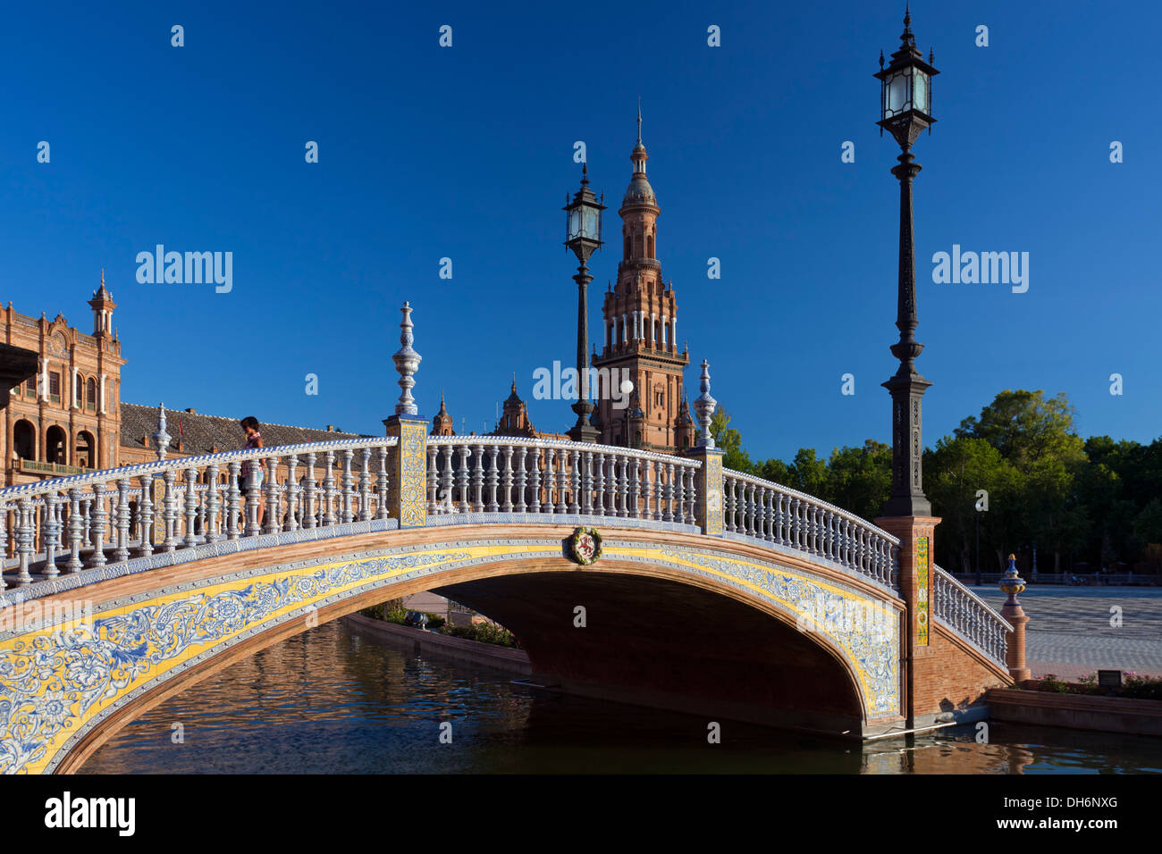 Bridge over the river and southern tower of Plaza de España in Seville ...