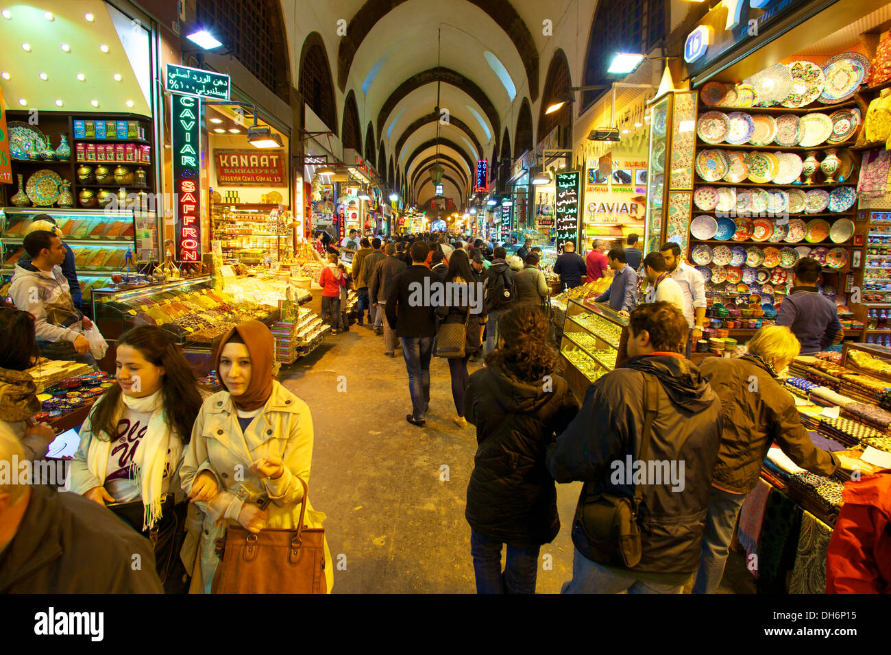 Bazaar stalls hi-res stock photography and images - Alamy