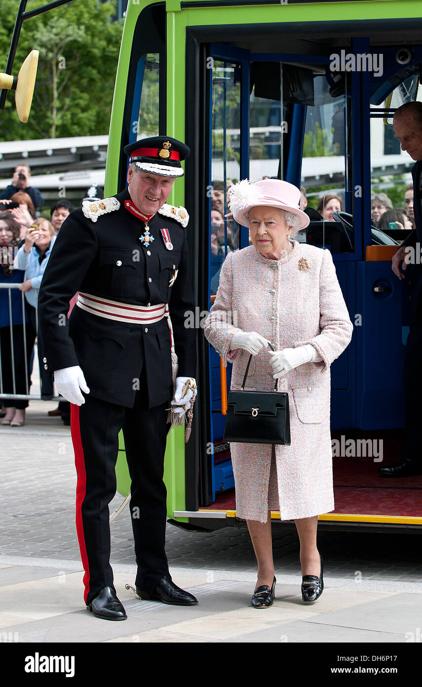 Queen elizabeth ii medical centre hi-res stock photography and images ...