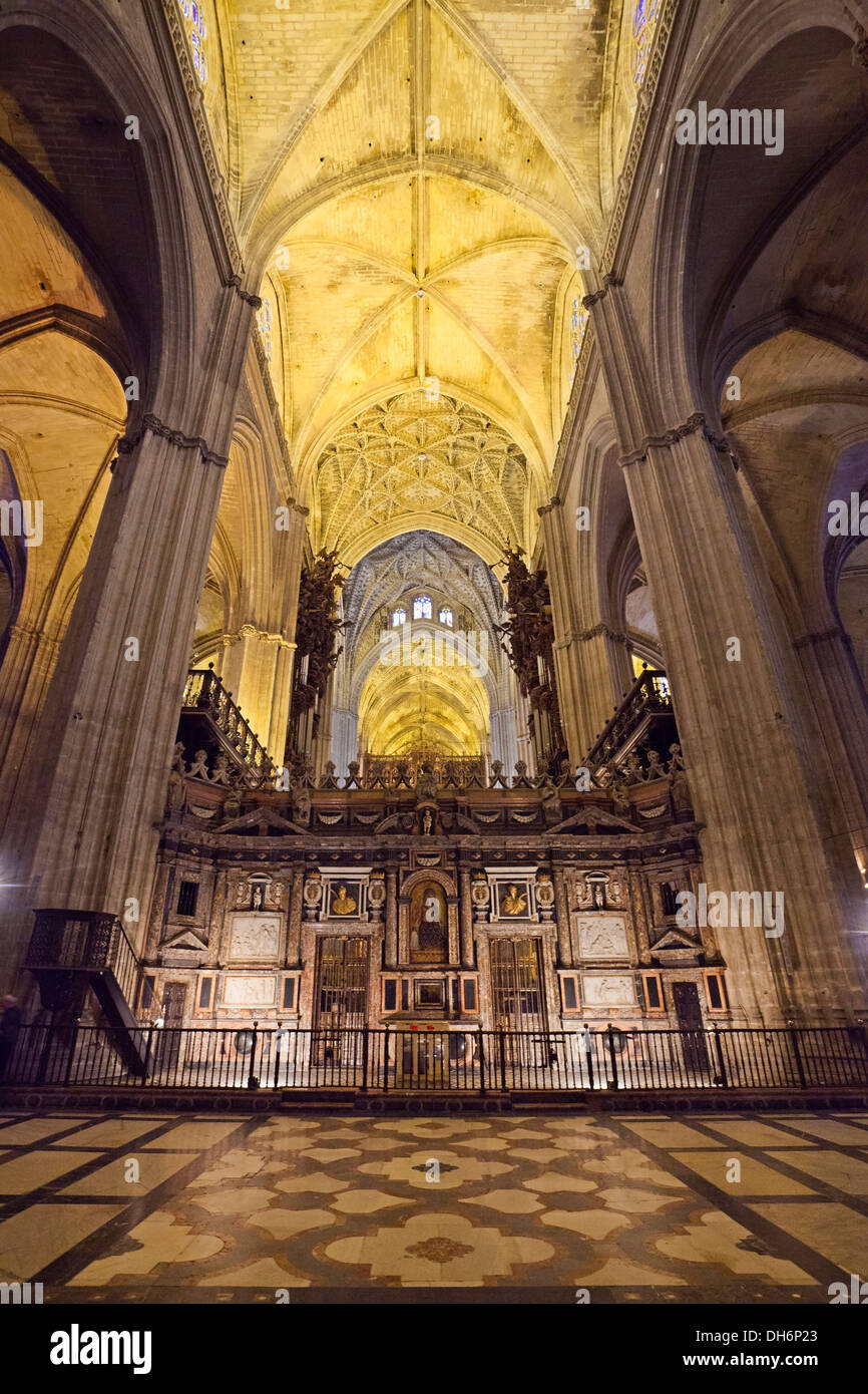 Seville Cathedral interior Stock Photo - Alamy