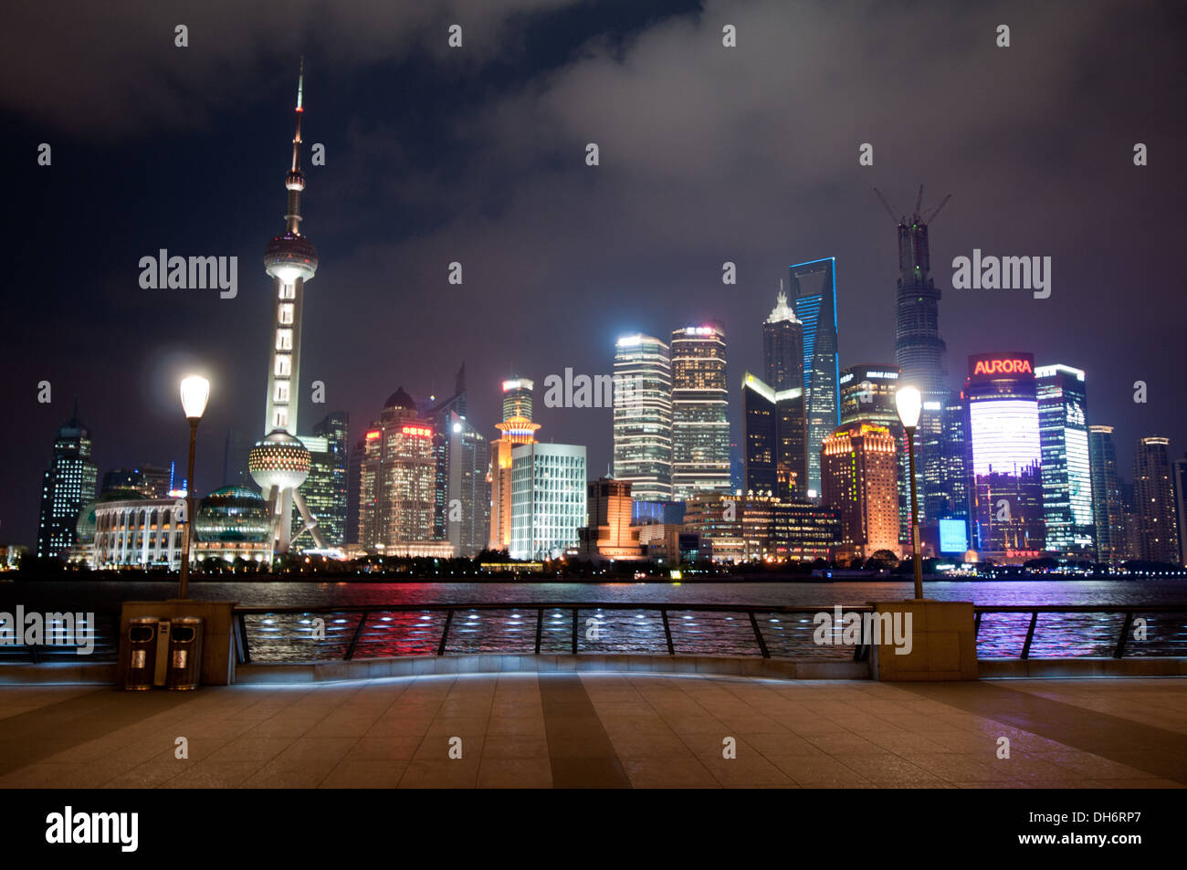 China shanghai whampoa river bund hi-res stock photography and images ...