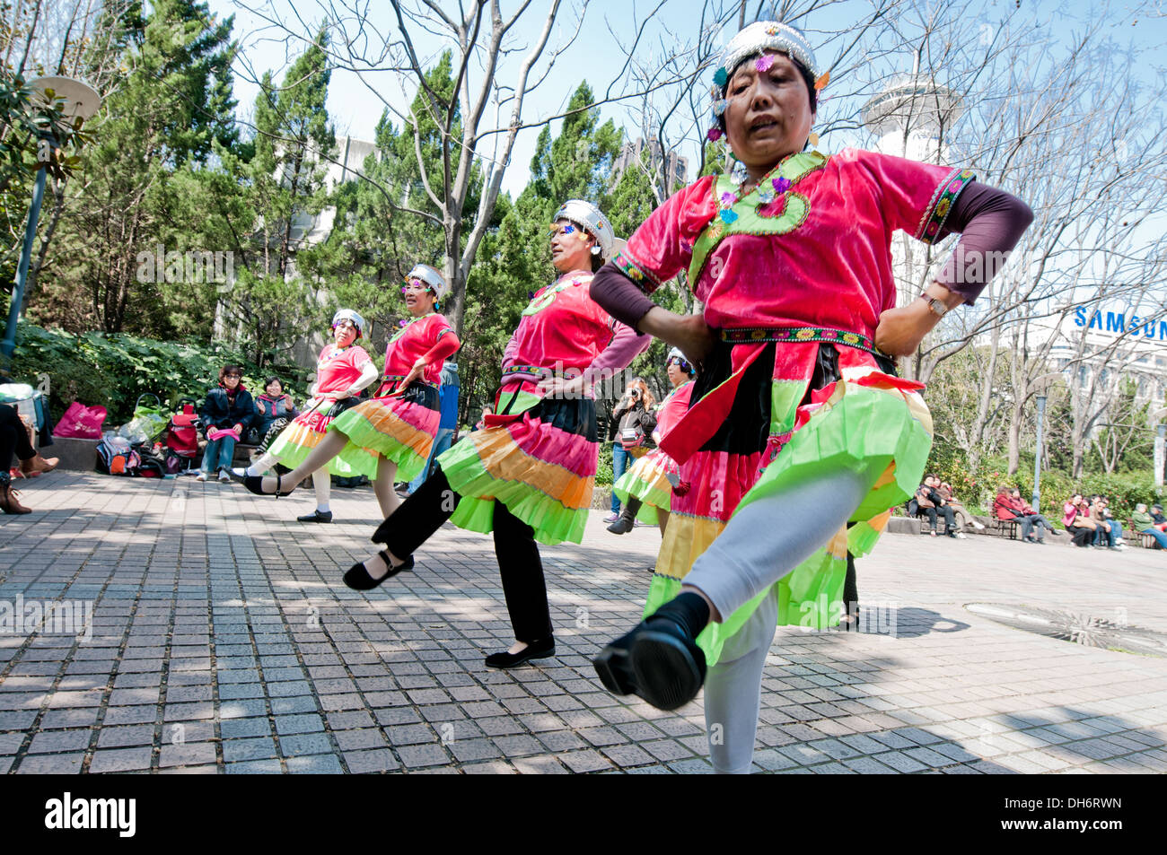 Traditional dance performance in People's Park, Huangpu District ...