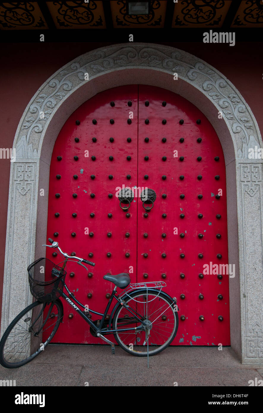 Baiyun Guan Taoist Temple locate 239 Dajing Road, Huangpu District ...