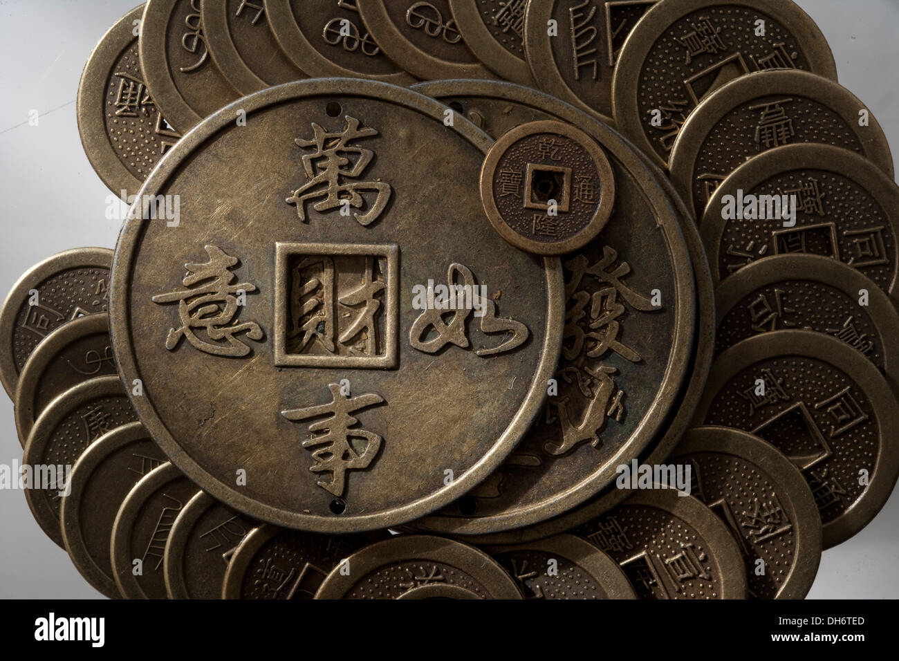 Copper coins hi-res stock photography and images - Alamy