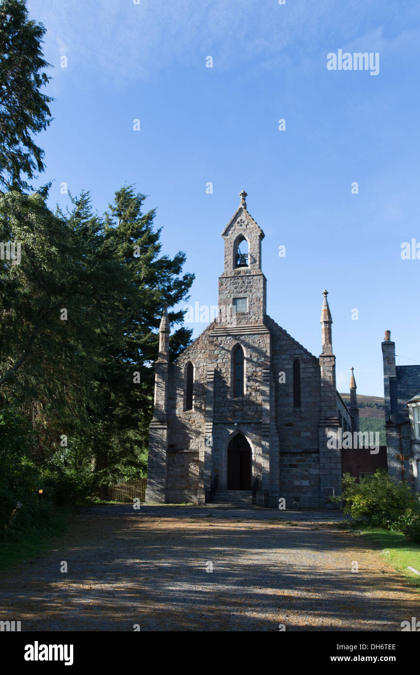 Village of Braemar, Scotland. Picturesque view of St Andrews Roman ...