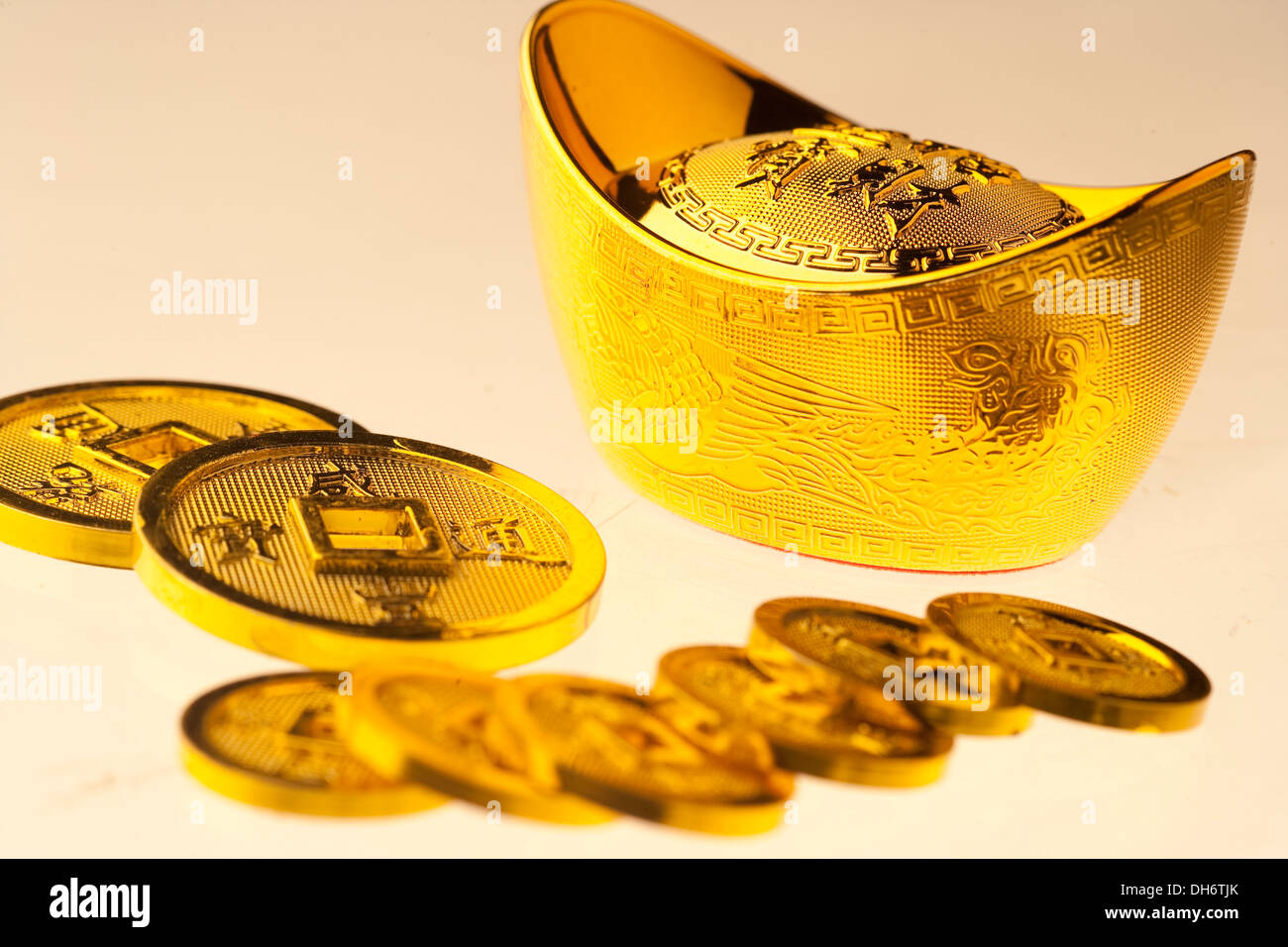 Chinese ancient coins gold ingots hi-res stock photography and images ...